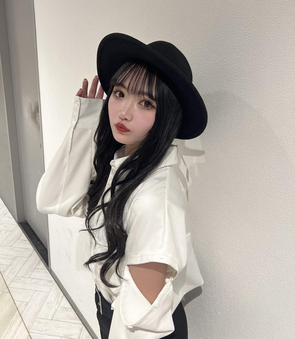 モノトーンでトレンドコーデ🖤SAKI | ENVYM